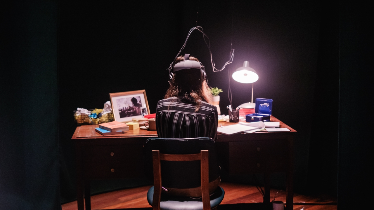 “I created a VR experience where I can see things moving in real time inside my own brain” - Ben ...